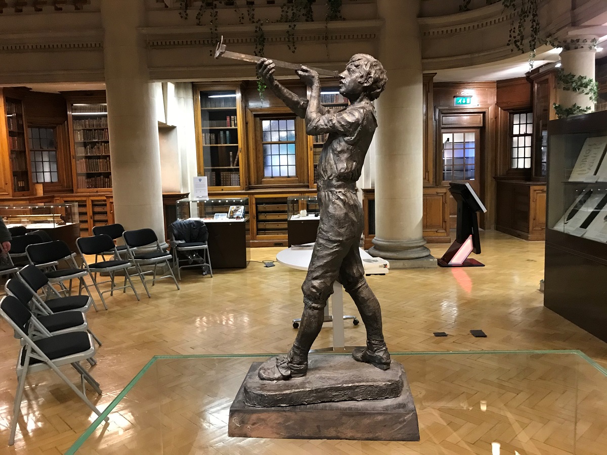 Reaching for the stars in statue campaign - JMU Article